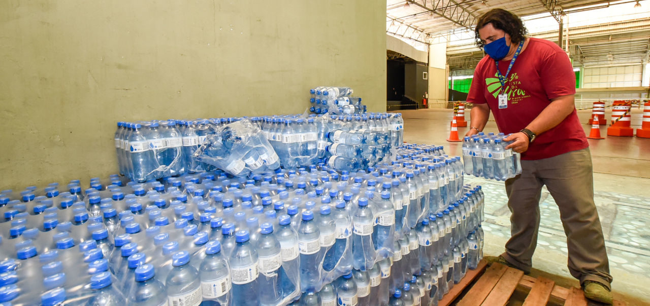 Coca-Cola FEMSA doa 2,1 mil garrafas de água para profissionais da ...