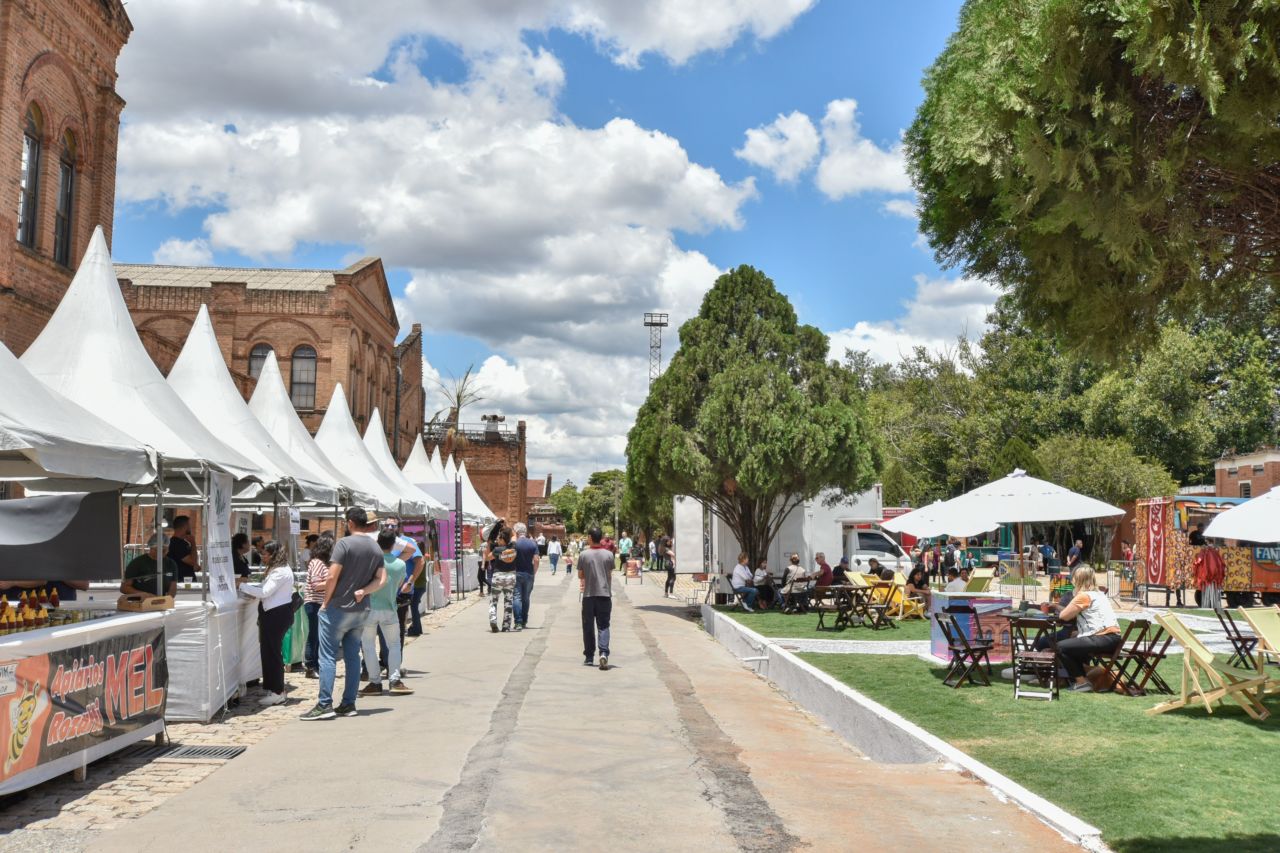 Feira no Espaço Expressa une crianças e famílias com cultura e ...